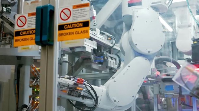 Watch Apple’s iPhone recycling robot Daisy punch out screws, freeze ...